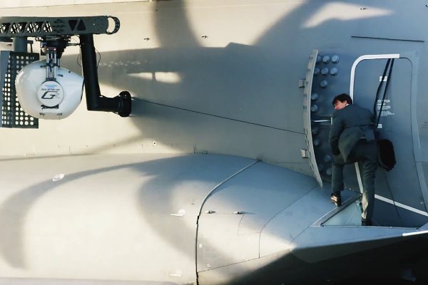 'Mission: Impossible Rogue Nation' Featurette Proves Tom Cruise ...