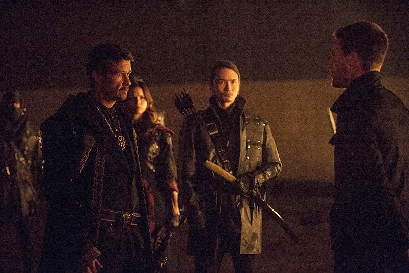 Oliver Queen Faces Off Ra's al Ghul in 'Arrow' Midseason Finale Preview ...