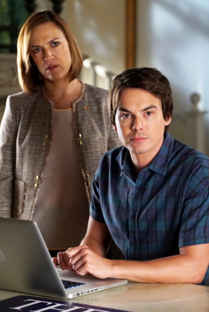 'Pretty Little Liars' Season 6B Pics: Meet Aria's New Boyfriend and ...
