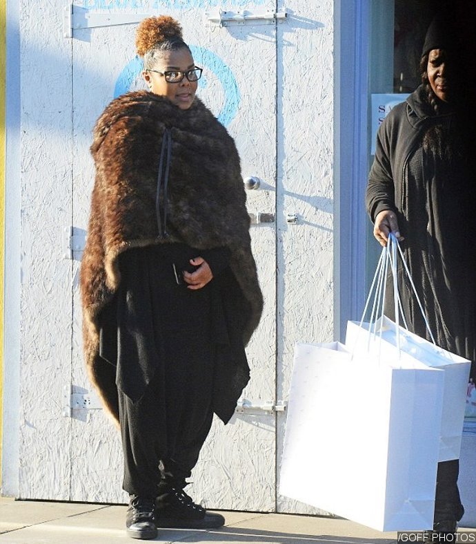 Janet Jackson Steps Out Sans Wedding Ring and Hijab After Giving Birth