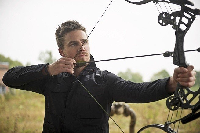 'Arrow'/'The Flash' Crossover Episode Is Previewed in Video and Pictures