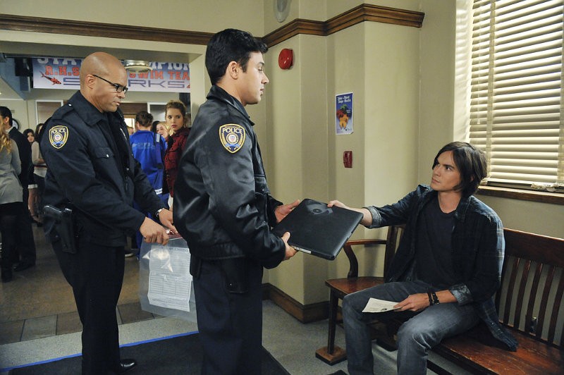 'Pretty Little Liars' 2.20 Sneak Peeks: Caleb to Show the Police What's ...
