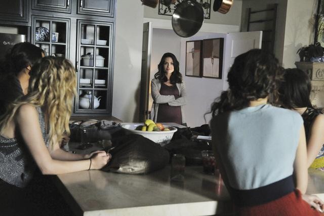 'Pretty Little Liars' Season 2 Finale Photos: The Girls Dress Up for ...