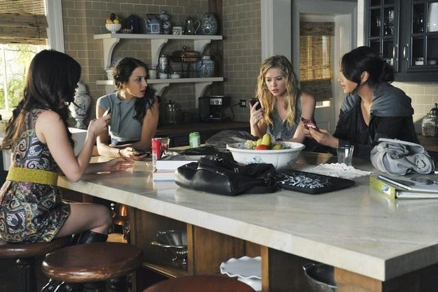 'Pretty Little Liars' Season 2 Finale Photos: The Girls Dress Up for ...