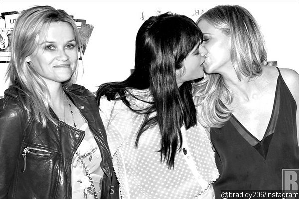 Sarah Michelle Gellar and Selma Blair Lock Lips at 'Cruel Intentions ...