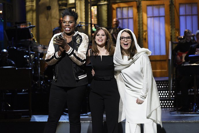 'Saturday Night Live': Watch Tina Fey Join Felicity Jones to Pay ...
