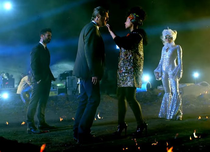 'The Voice' Introduces Miley Cyrus and Alicia Keys as Aliens in Season ...