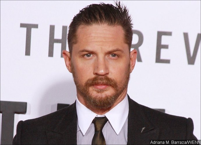 Get Your First Glimpse of Tom Hardy in Christopher Nolan's WWII Film ...