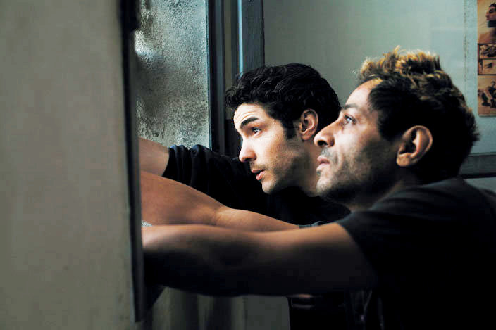 A Prophet (2010) Cast, Crew, Synopsis and Movie Info