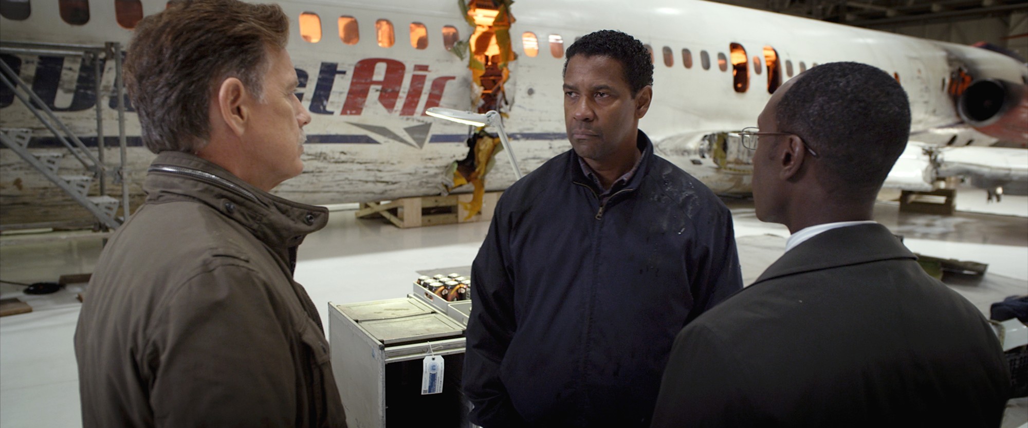 Flight (2012) - Robert Zemeckis Film | AceShowbiz