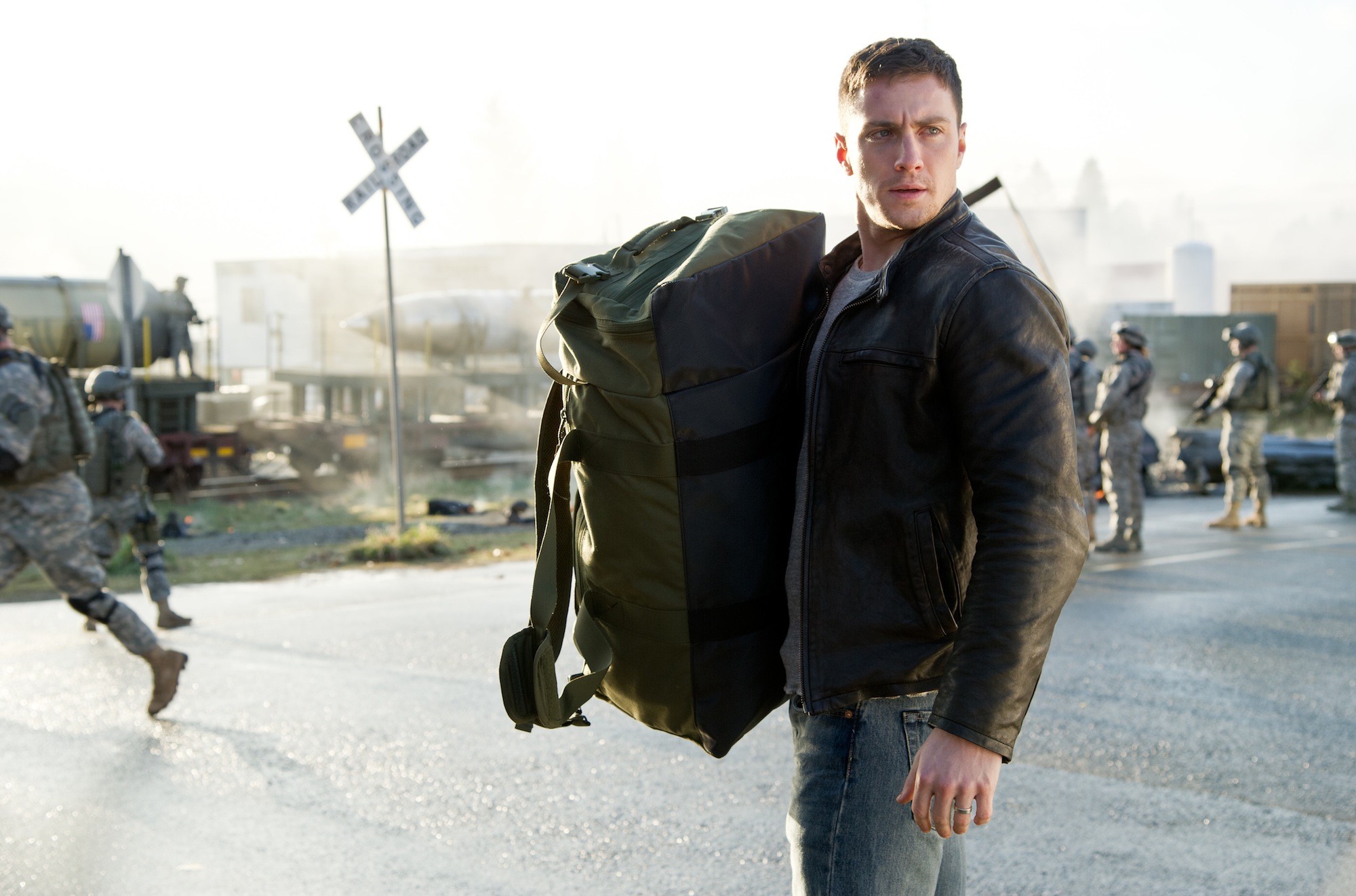 Godzilla (2014) - Starring Bryan Cranston | AceShowbiz