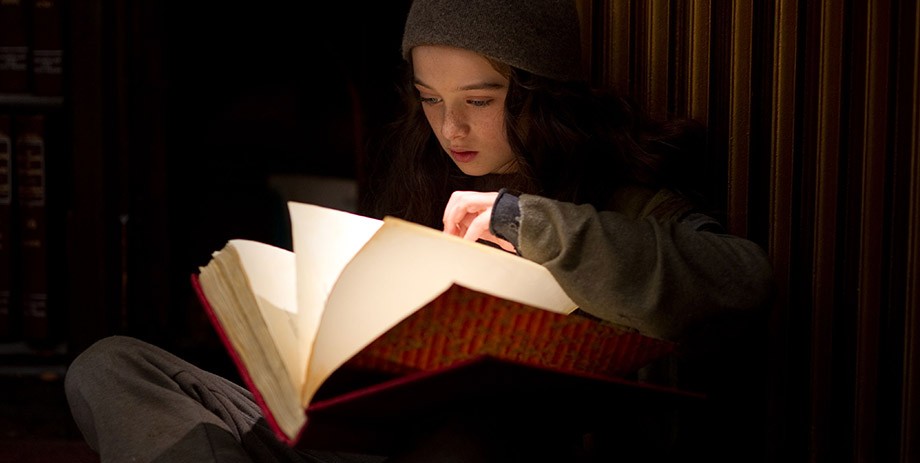 Molly Moon: The Incredible Hypnotist Picture 1