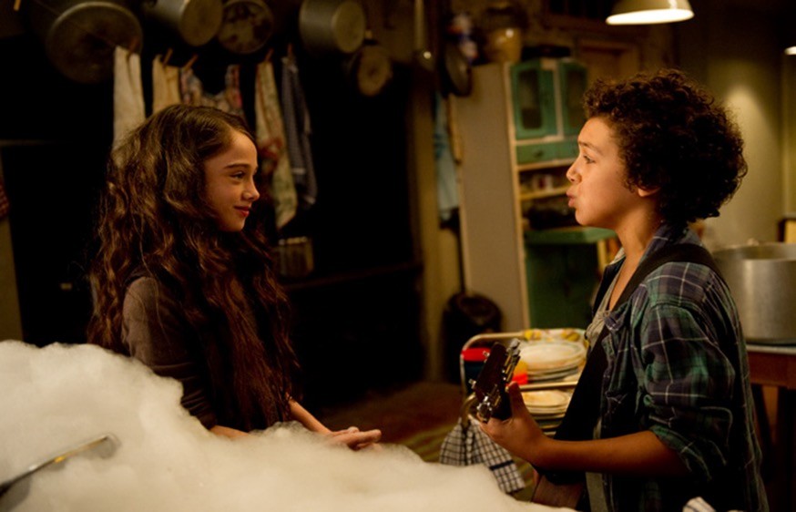 Molly Moon: The Incredible Hypnotist (2015) Cast, Crew, Synopsis and ...