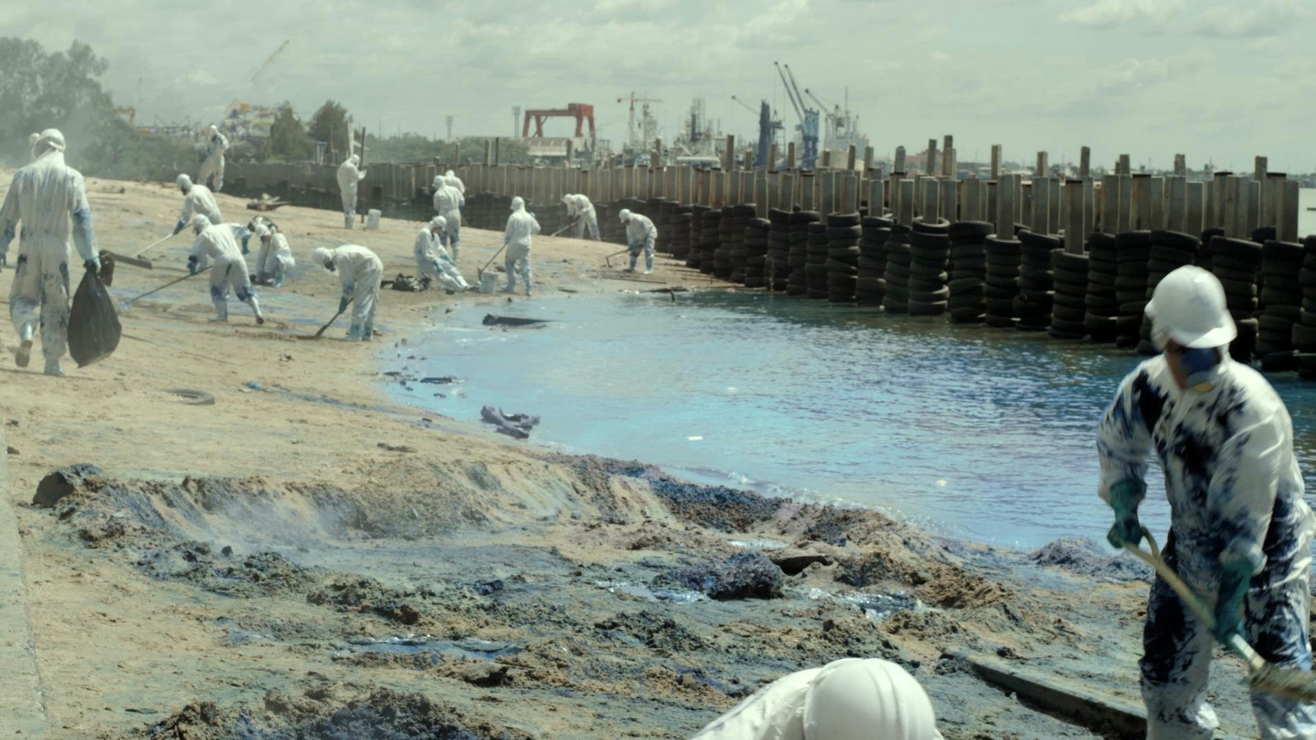 'Pacific Rim' New Images Show Destruction After Kaijo Attacks