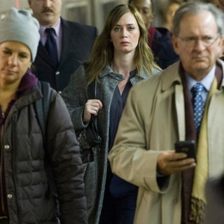 The Girl on the Train (2016) Pictures, Trailer, Reviews, News, DVD and Soundtrack