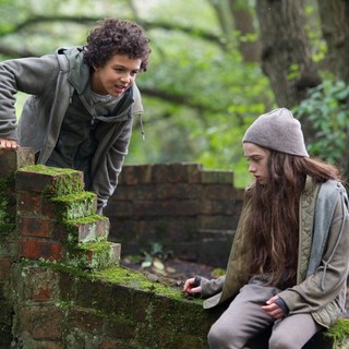 Molly Moon: The Incredible Hypnotist (2015) Cast, Crew, Synopsis and ...