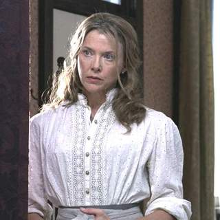 Annette Bening Pictures with High Quality Photos