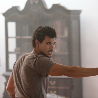 Tracers (2015) Cast, Crew, Synopsis and Movie Info