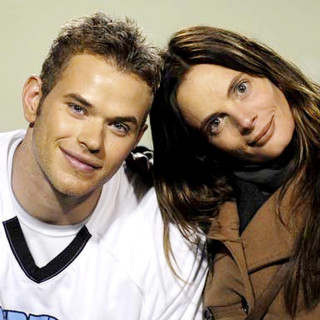 Gabrielle Anwar And John Verea Amazon.com: The Grave [VHS]: Craig ...