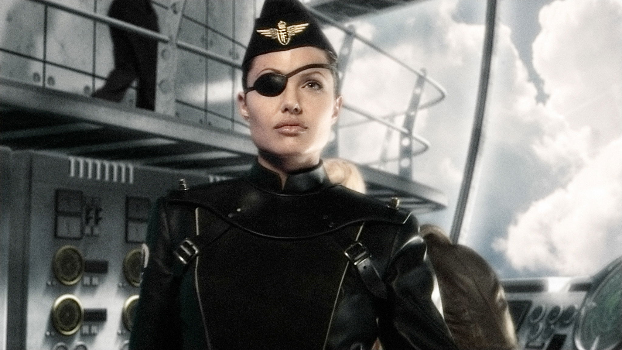 Sky Captain And The World Of Tomorrow (2004) - Movie Stills & Photos ...