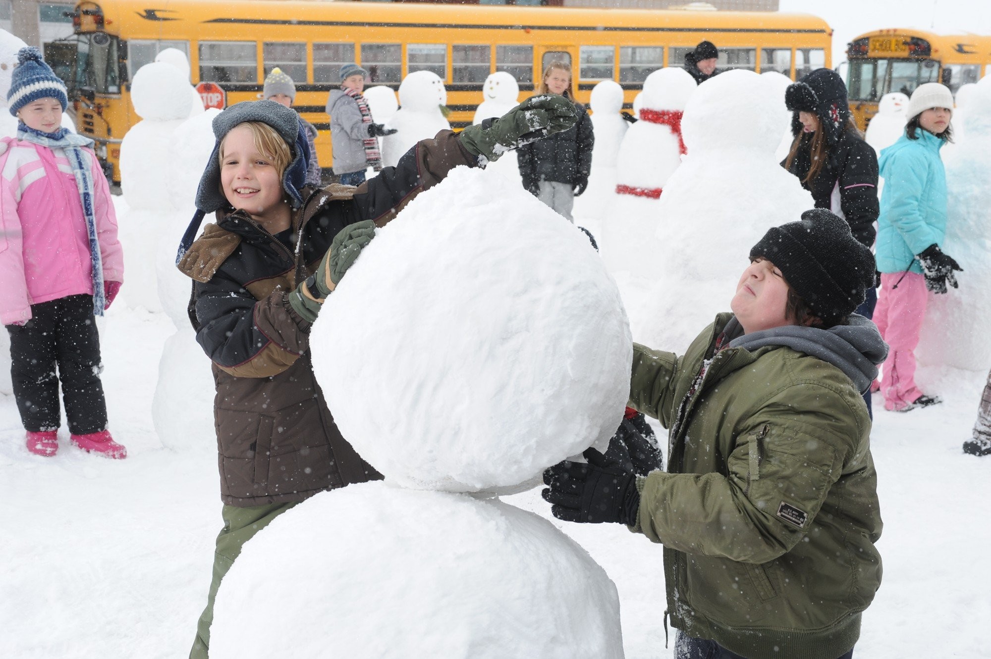 Snowmen (2011) Cast, Crew, Synopsis and Movie Info