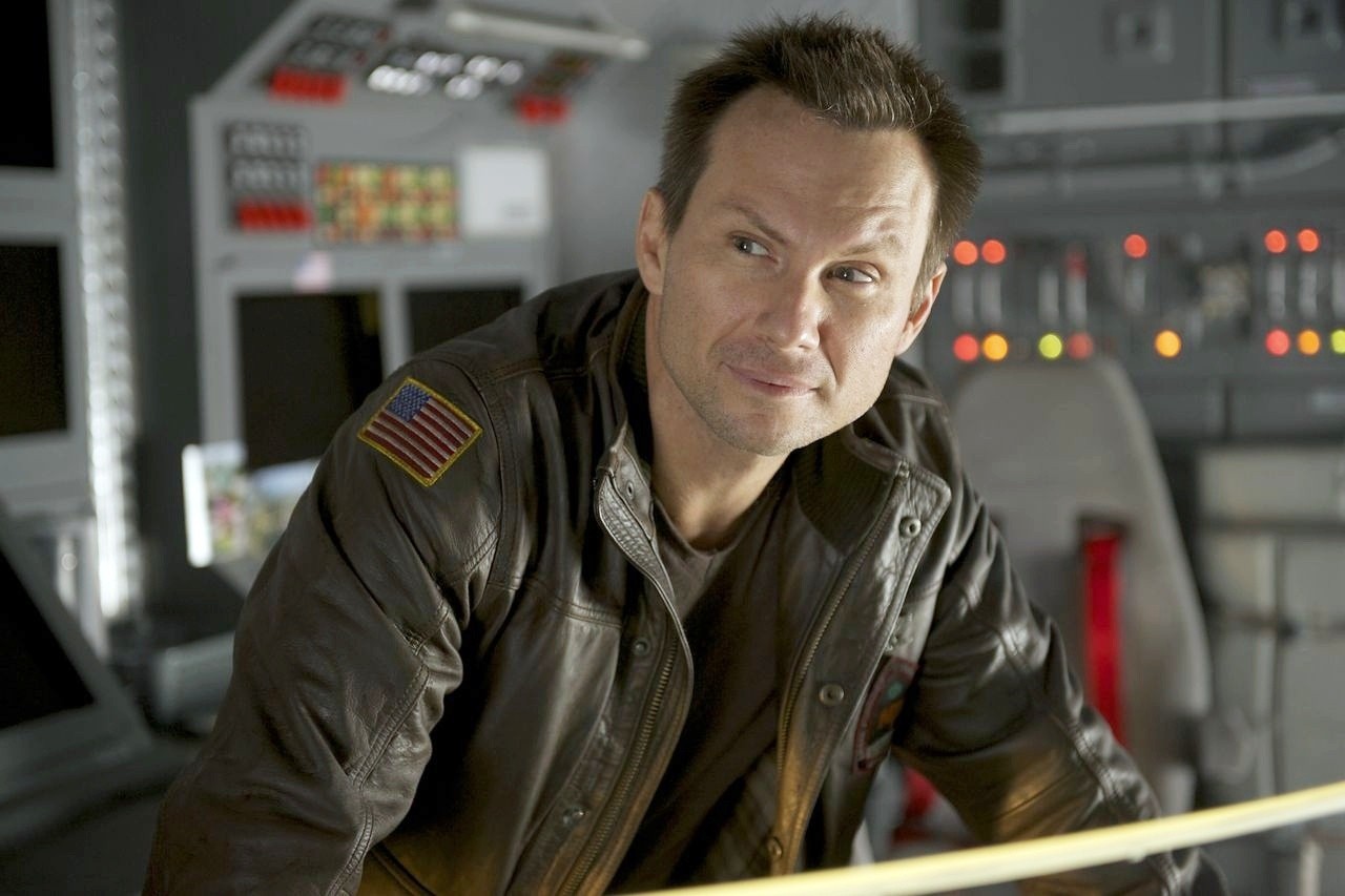 Stranded (2013) Cast, Crew, Synopsis and Movie Info