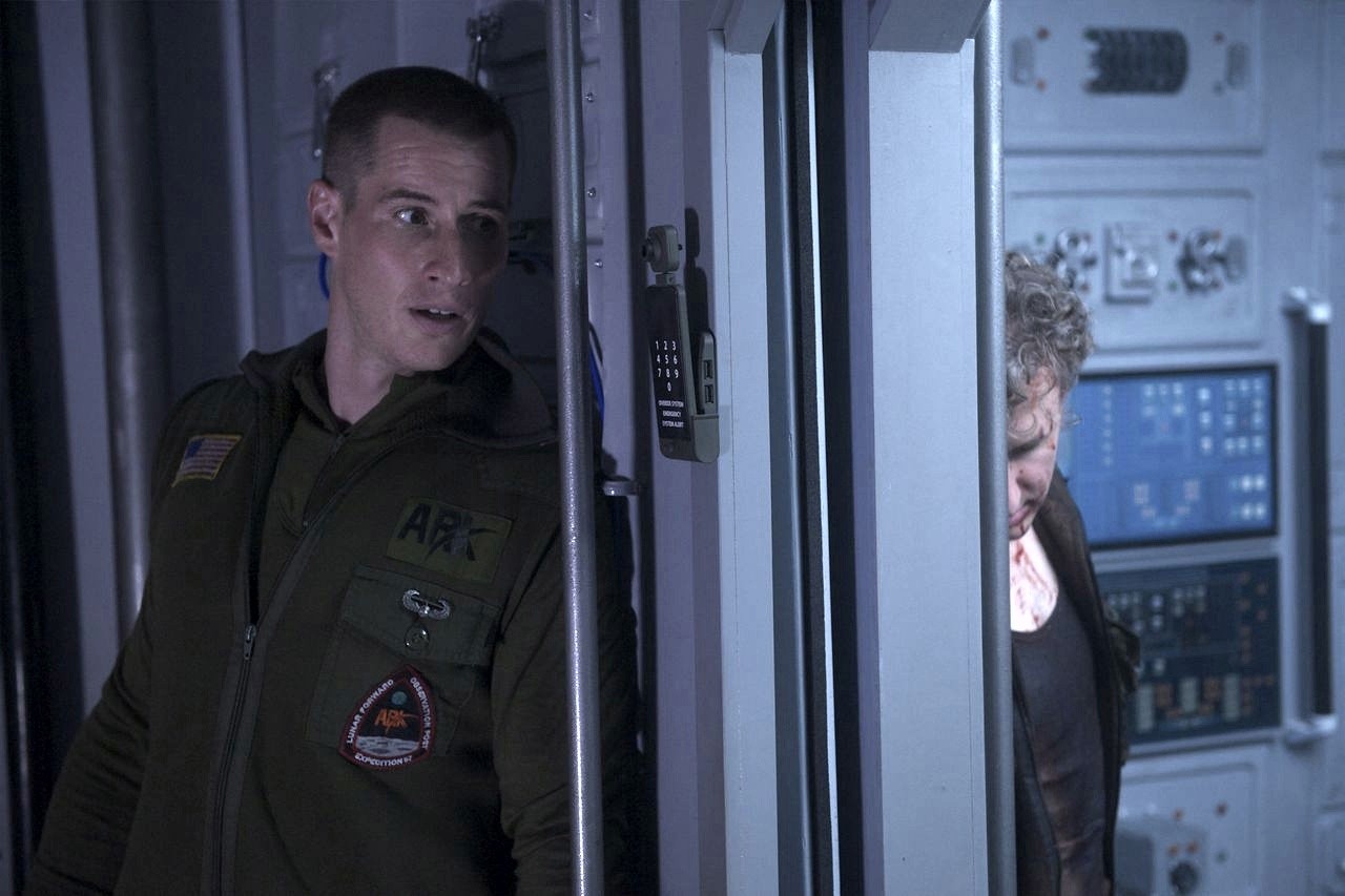 Stranded (2013) Cast, Crew, Synopsis and Movie Info