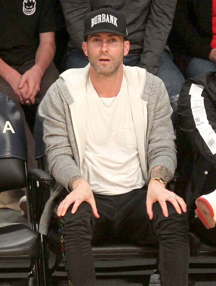 Adam Levine Picture 1 - Adam Levine at The Los Angeles Lakers Game ...