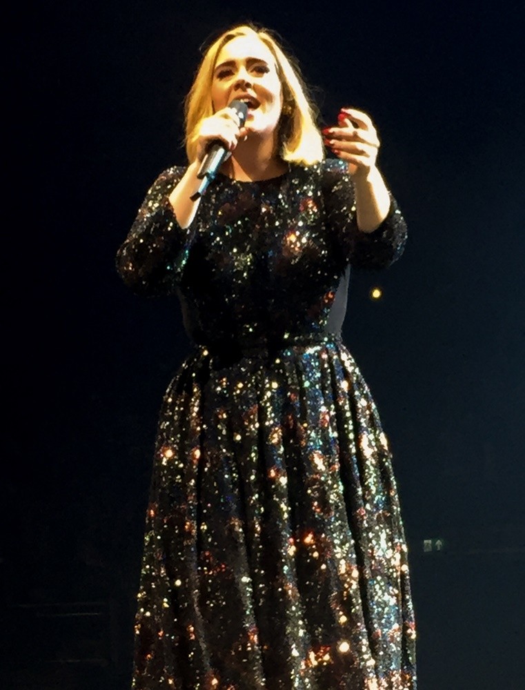 Adele Picture 1 - Adele Performs