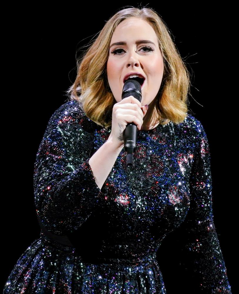 Adele Picture 158 - Adele Performs