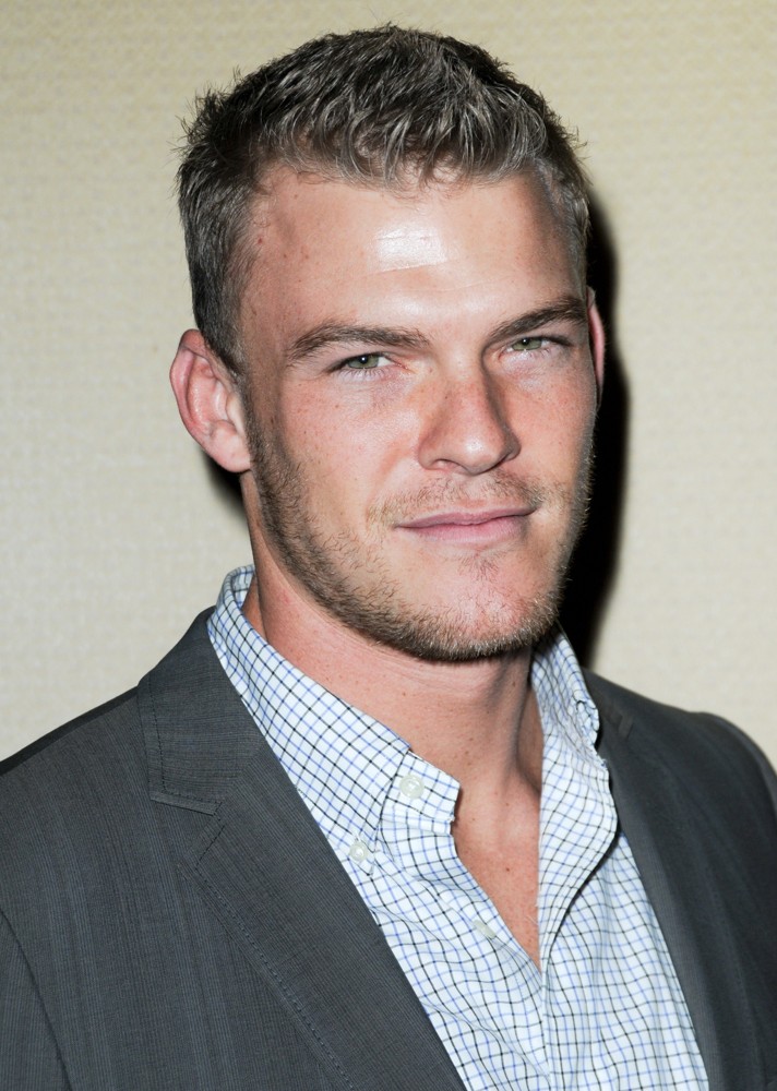 Alan Ritchson Picture 15 - The Vow Los Angeles Premiere