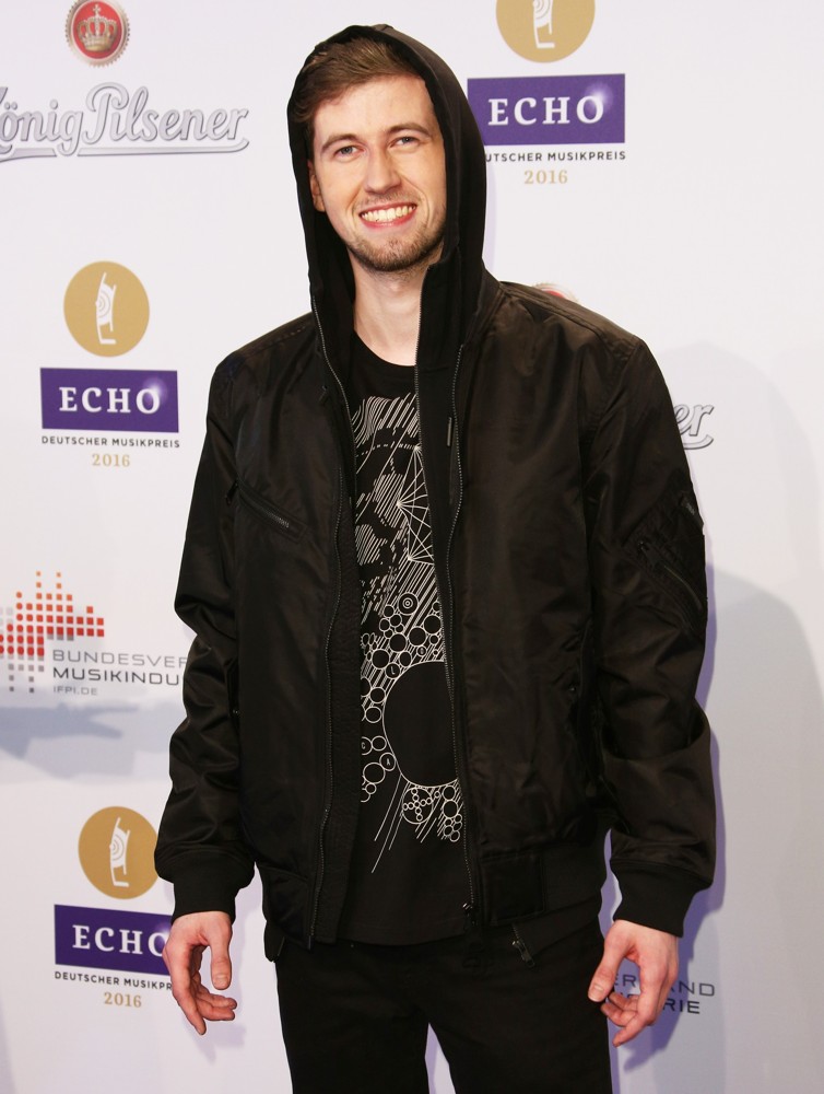 Alan Walker Pictures with High Quality Photos