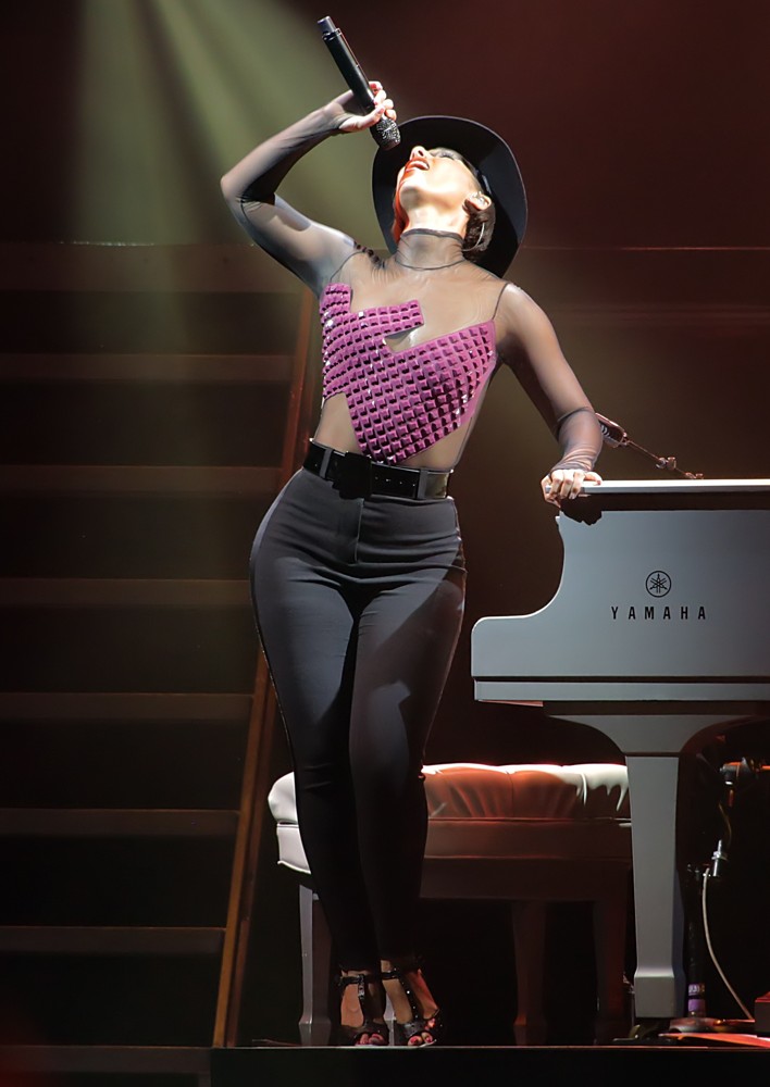 Alicia Keys Picture 307 - Alicia Keys Performs Live at Echo Arena Liverpool