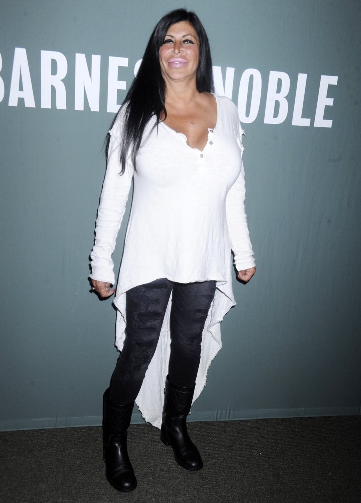 angela-raiola Picture 1 - The Mob Wives at Barnes and Noble Tribeca