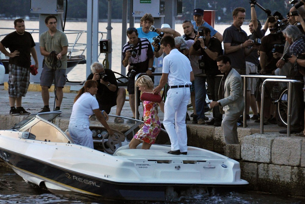 naomi-watts Picture 1 - Filming Caught in Flight