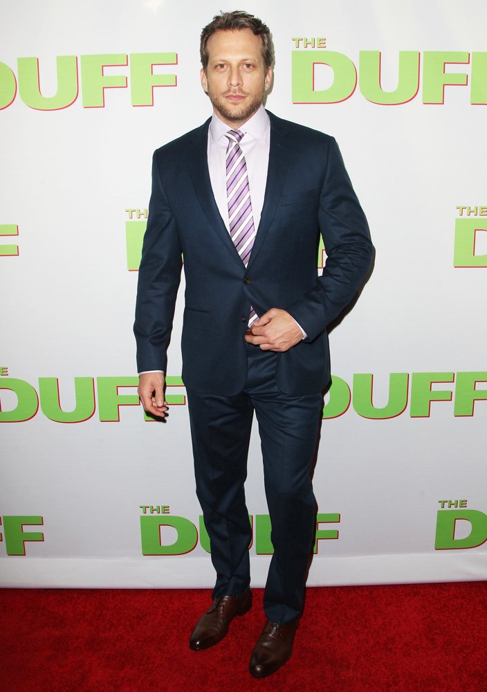 Los Angeles Fan Screening of The DUFF - Red Carpet Arrivals - Picture 1