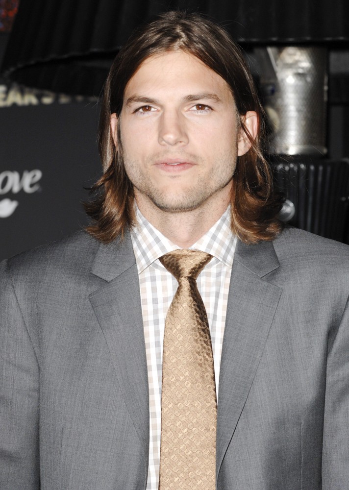 Ashton Kutcher Picture 1 - Los Angeles Premiere of New Year's Eve