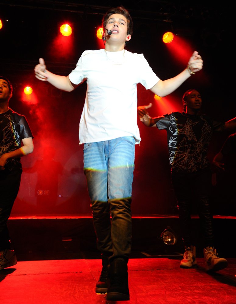 austin-mahone Picture 1 - Austin Mahone Performing Live