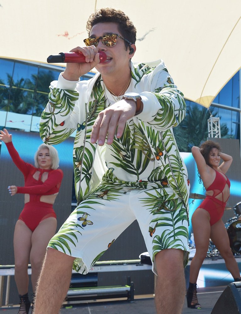 TJ Austin Picture 1 - Y100 Mack-A-Poolooza Summer Pool Party