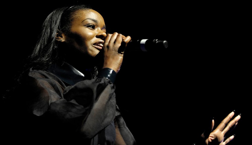 az Picture 1 - Azealia Banks Performs