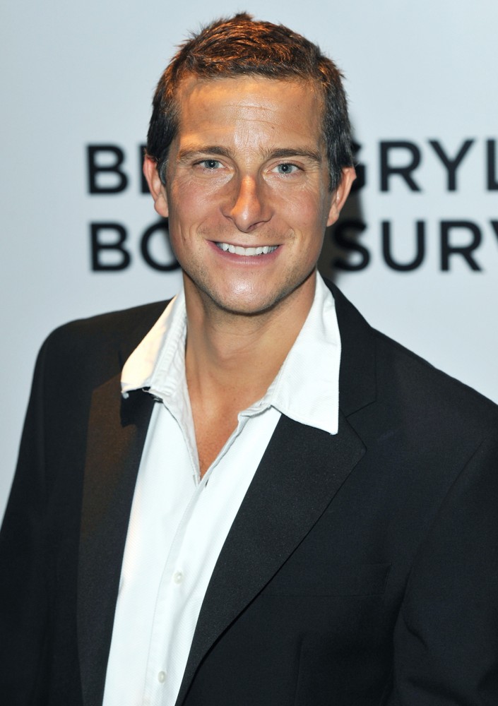 Bear Grylls Picture 4 - Bear Grylls Signs Copies of Recent Book Mud ...