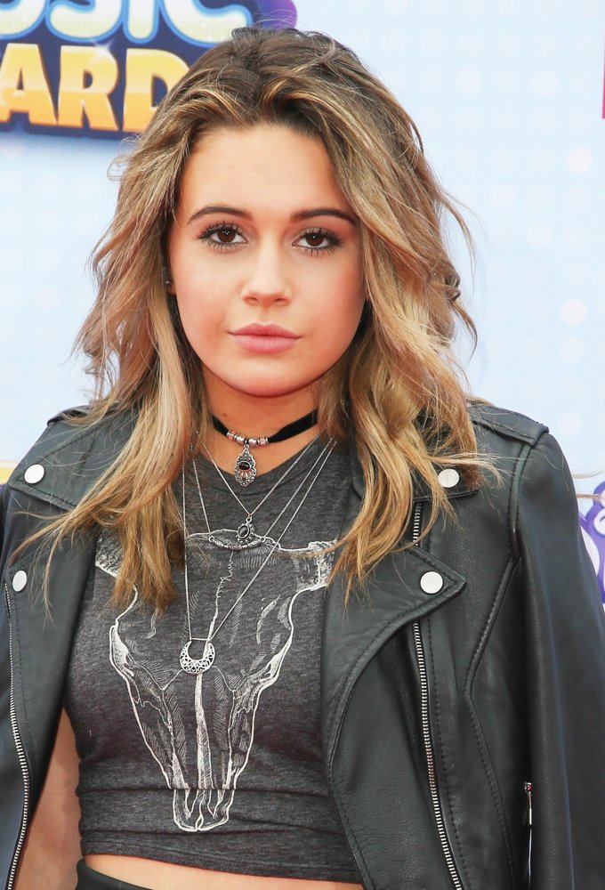bea miller Picture 1 - 2015 Radio Disney Music Awards - Arrivals