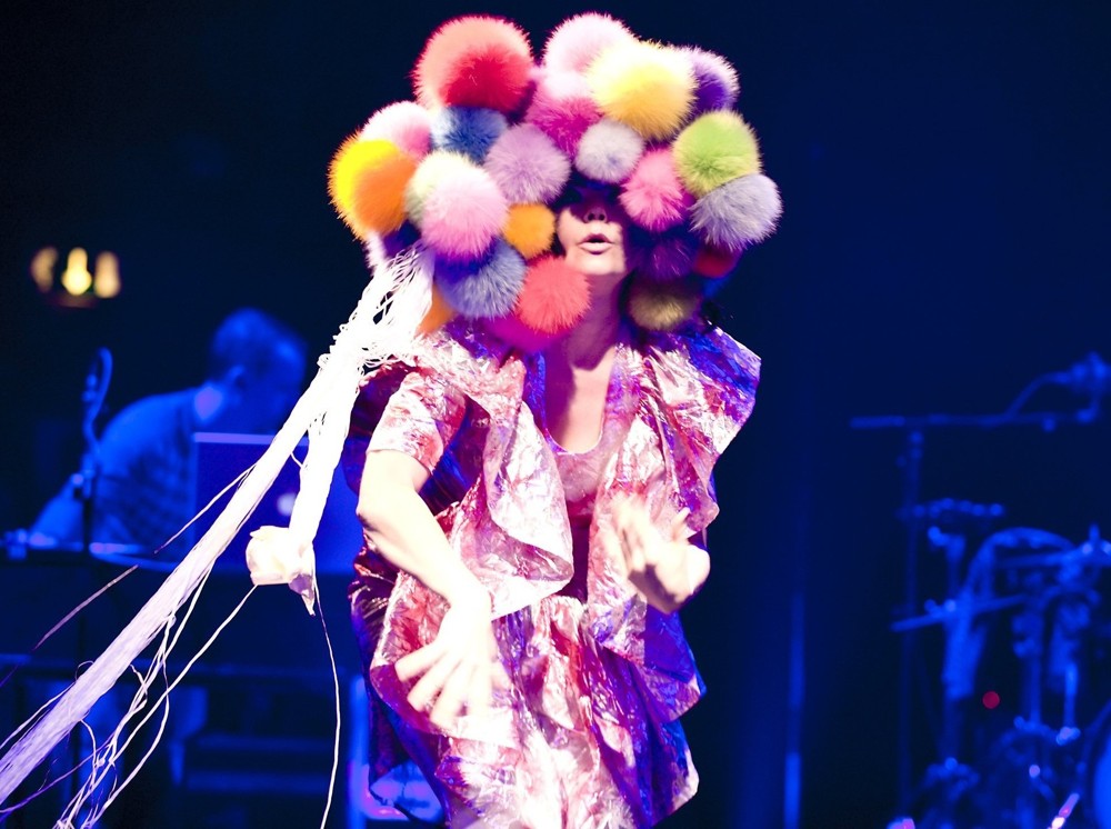 Bjork Picture 1 - Bjork Performs at The Hammersmith Apollo