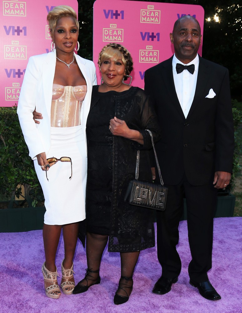 mary-j-blige Picture 1 - VH1's 2nd Annual Dear Mama: An Event to Honor ...