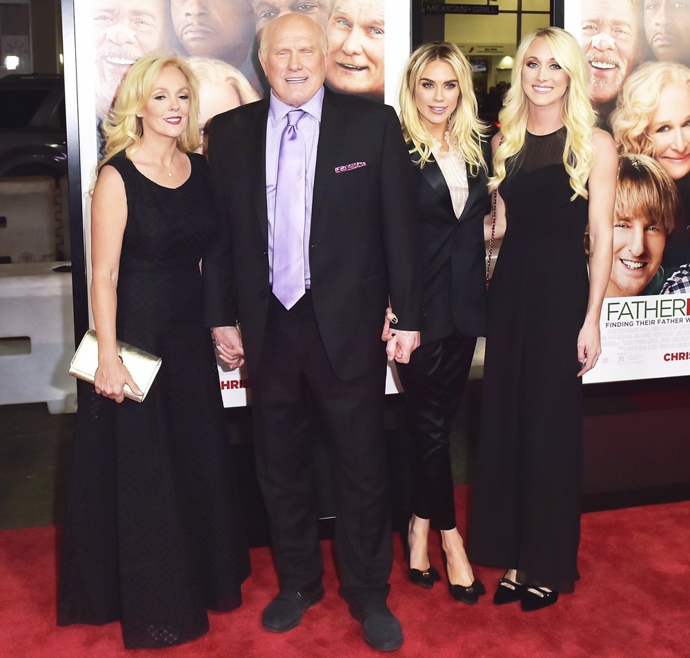 Father Figures (2017) Premiere Photos - Gallery 2 with High Quality Photos