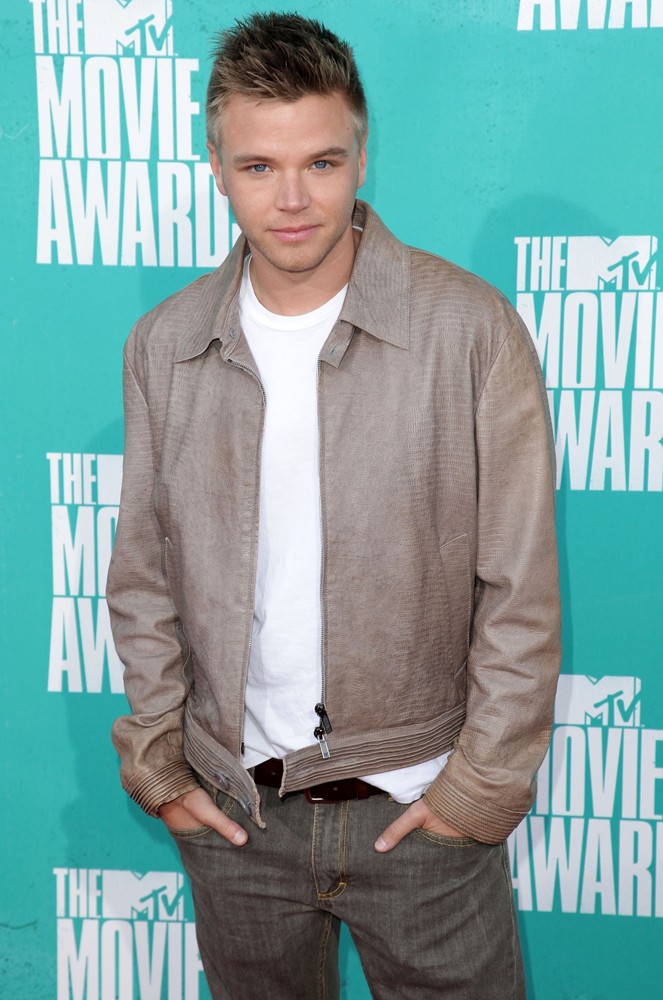 brett-davern Picture 1 - 2012 MTV Movie Awards - Arrivals