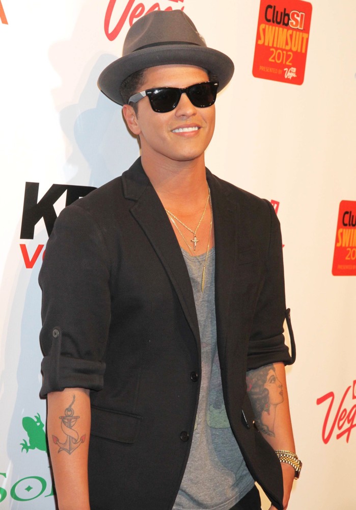 Bruno Mars Picture 92 - Bruno Mars Arrives to Perform Live at Debut of ...