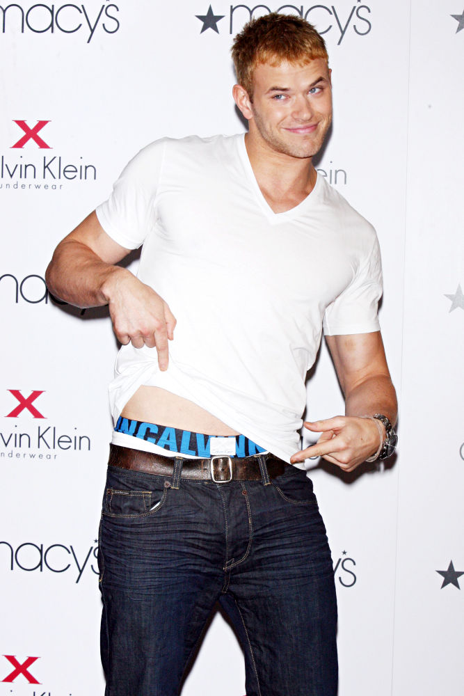 Kellan Lutz Picture 1 - Macy's welcomes Calvin Klein underwear model ...