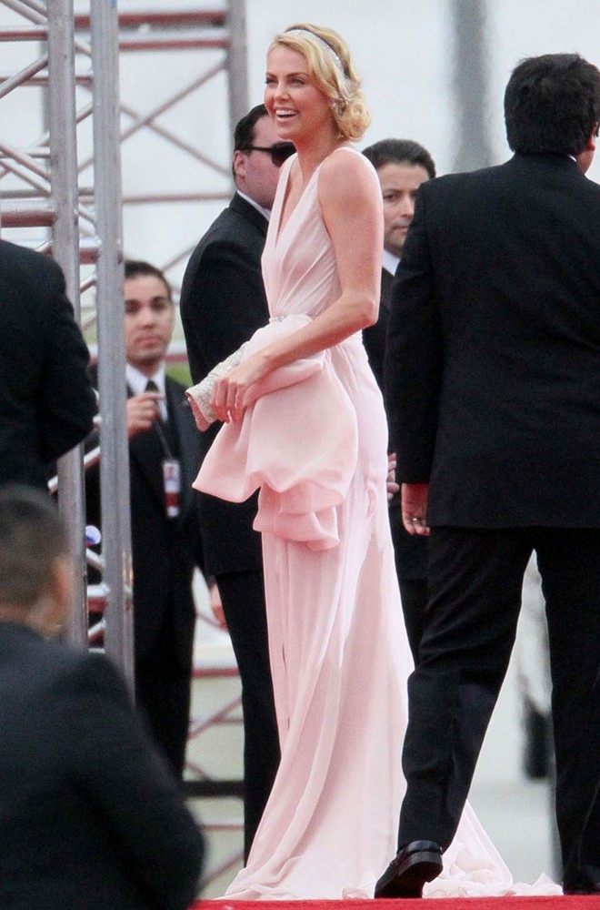 charlize-theron Picture 1 - The 69th Annual Golden Globe Awards - Arrivals