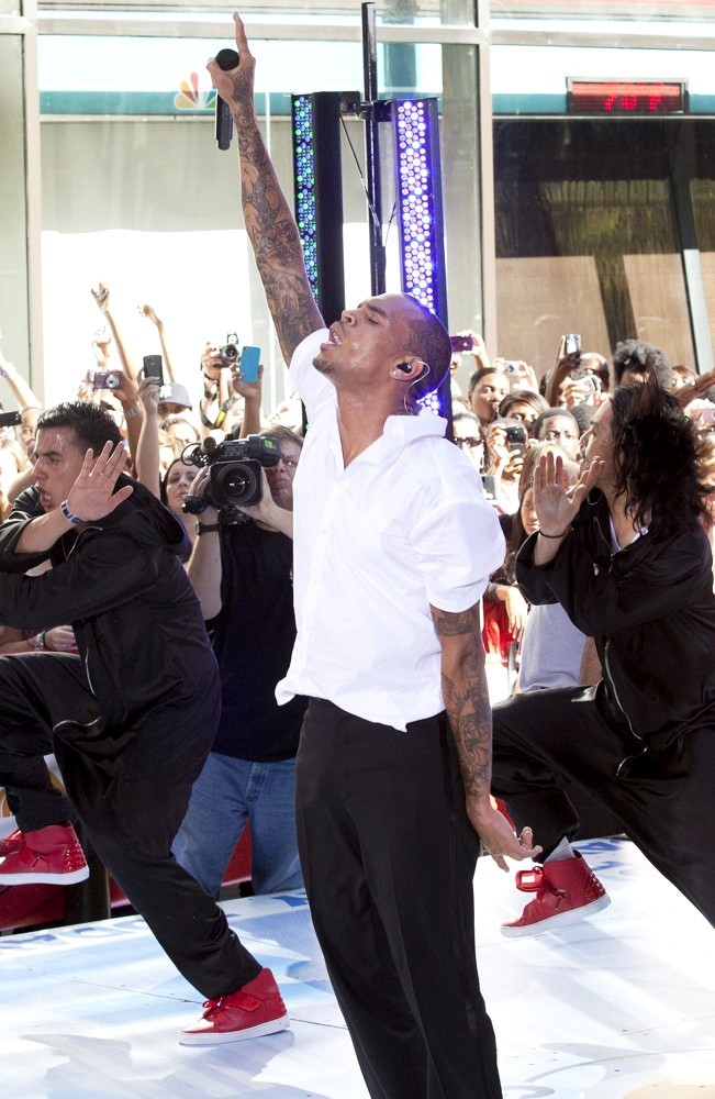 Chris Brown Picture 1 - Chris Brown Performing Live as Part of The ...